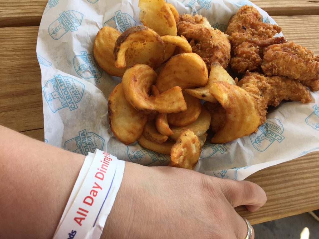 Carowinds All Day Dining Plan Gives You a Full Entree Every 90 Minutes!!